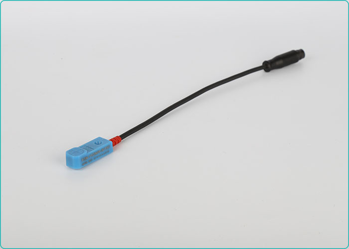 Square Type 2mm Vertical Sense Inductive Proximity Sensor Metal ...